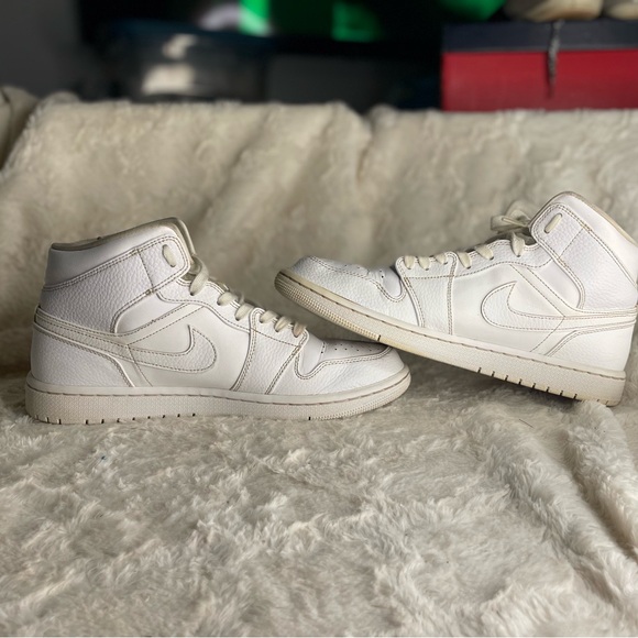 Jordan | Shoes | Nike Air Jordan Mid Triple Size 1 | Poshmark